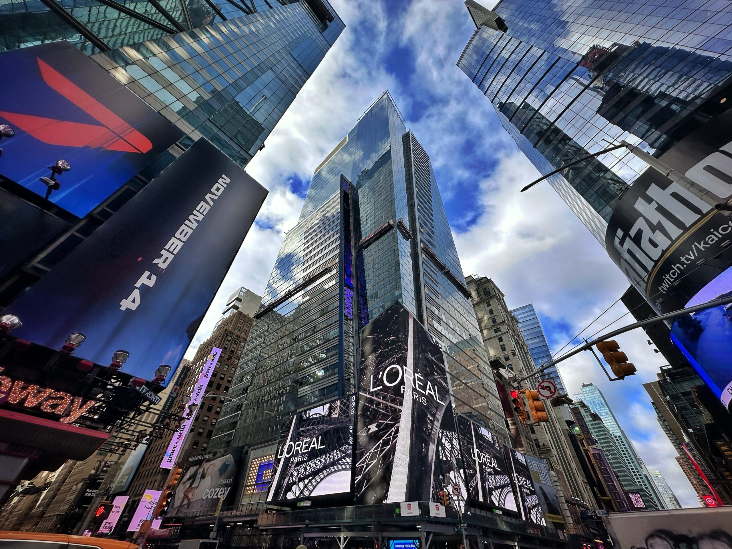 5 Times Square Begins 1,250-Unit Office-to-Residential Conversion in ...